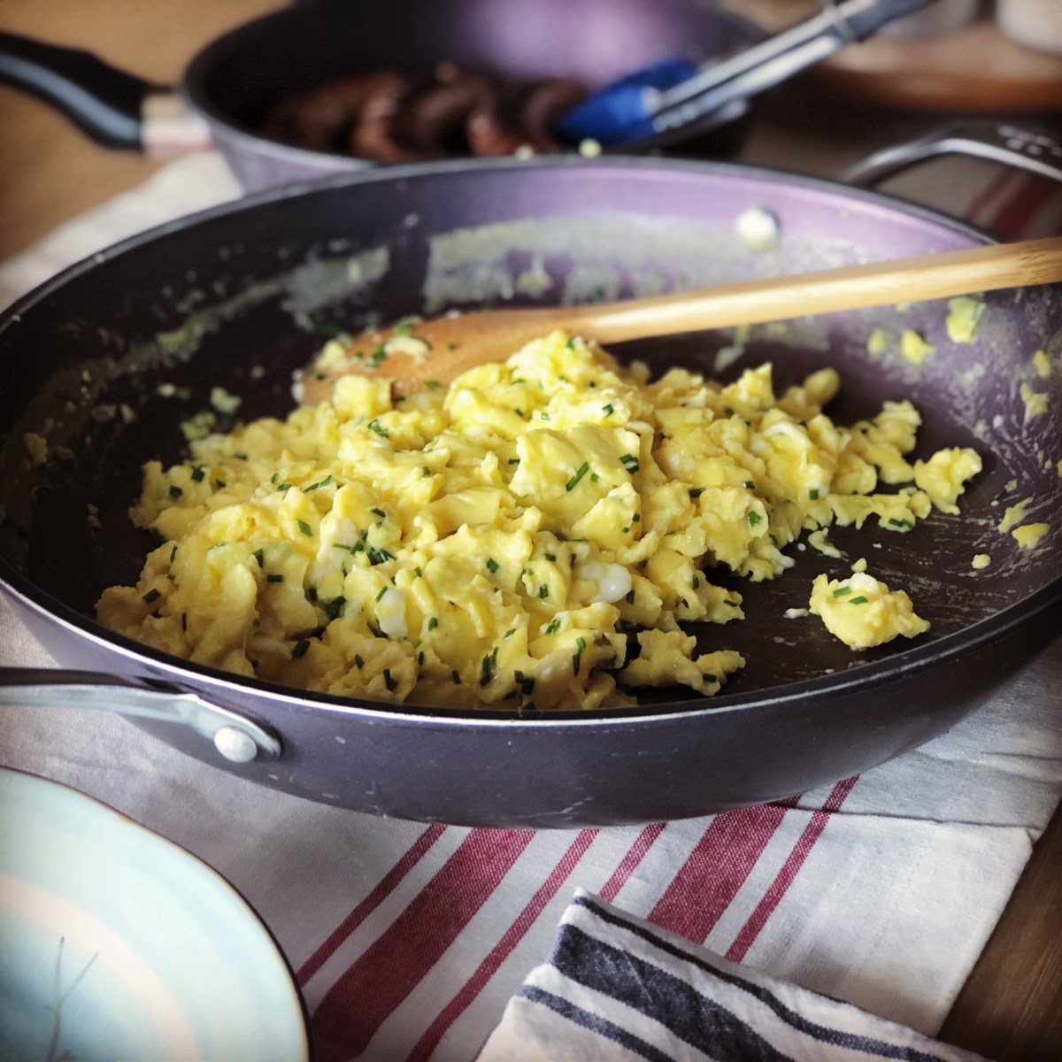 Creamy Soft-Scrambled Eggs with Chives – Food Snob
